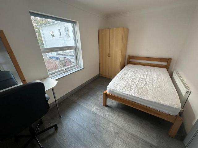 4 bedroom house share to rent