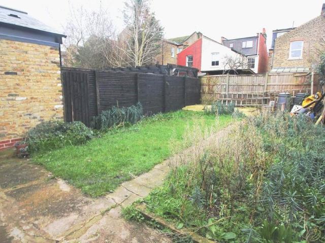 4 bedroom house share to rent