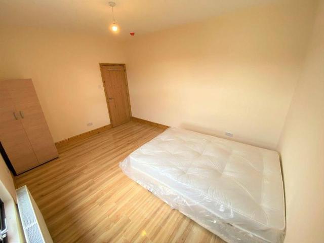 4 bedroom house share to rent