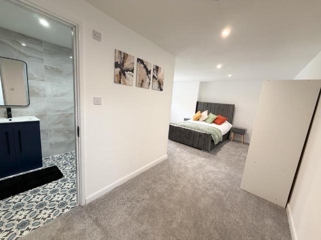 4 bedroom house share to rent