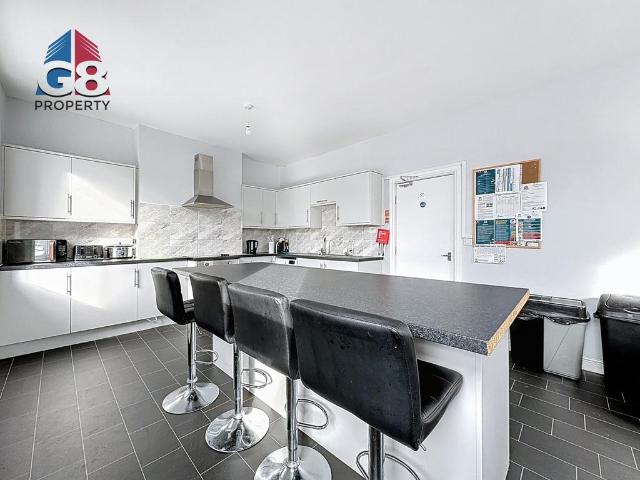 4 bedroom house share to rent