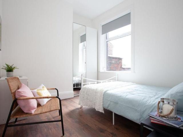 4 bedroom house share to rent