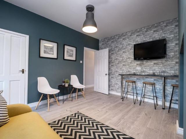 4 bedroom house share to rent