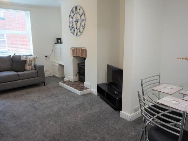 4 bedroom house share to rent