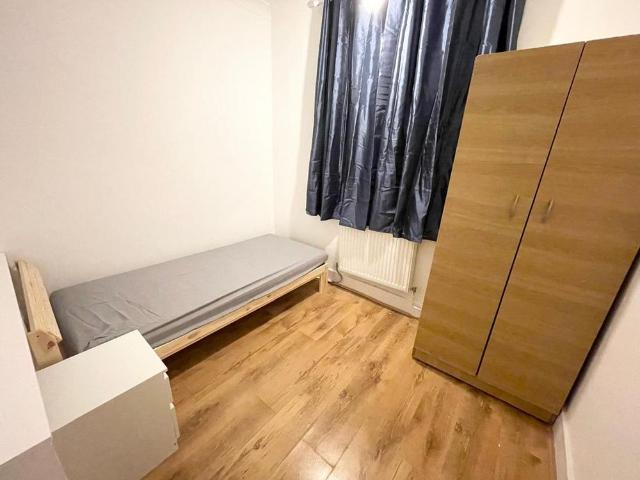 4 bedroom house share to rent