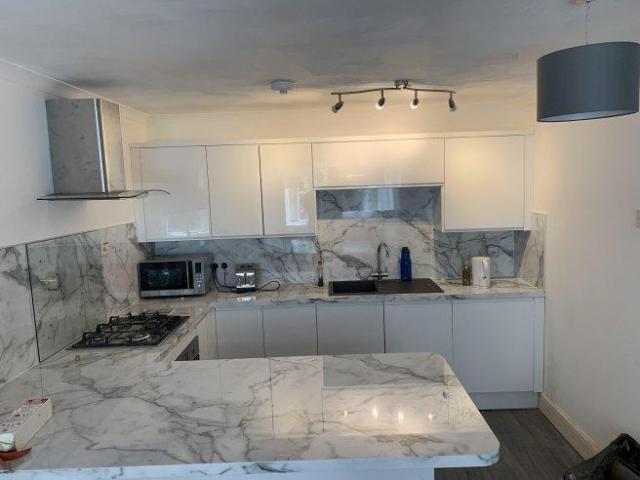 4 bedroom house share to rent