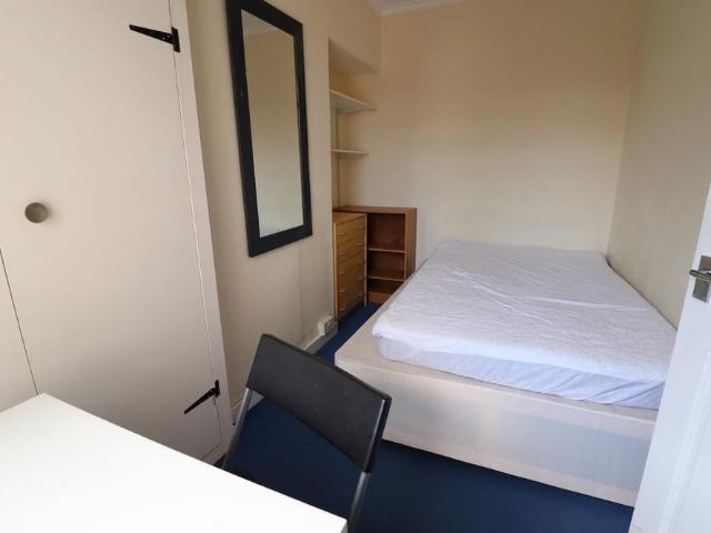 4 bedroom house share to rent