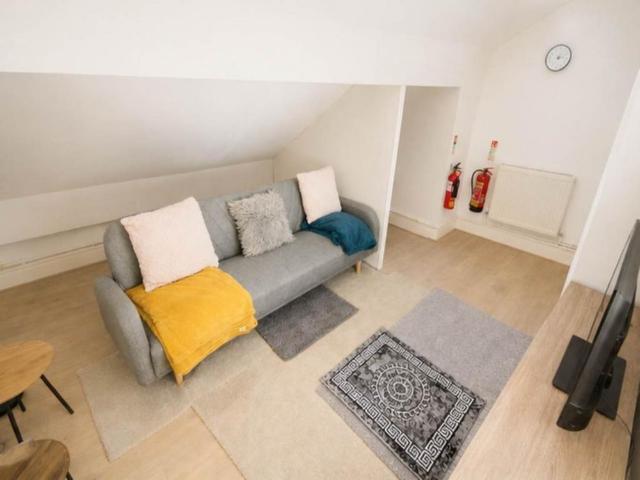 4 bedroom house share to rent
