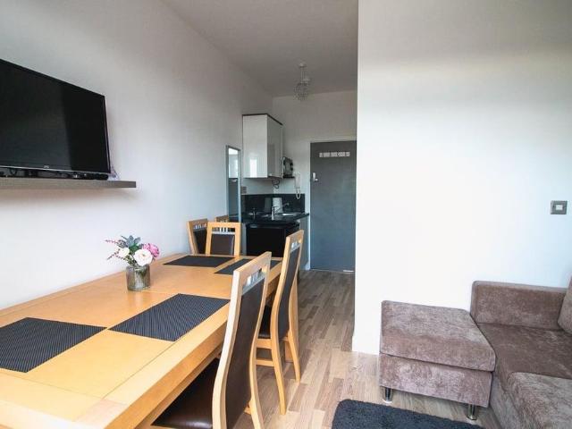 4 bedroom house share to rent