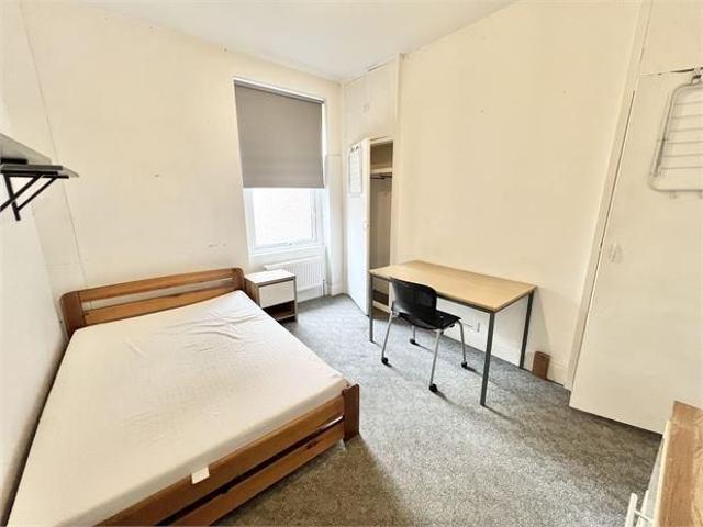 4 bedroom house share to rent