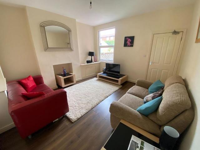 4 bedroom house share to rent