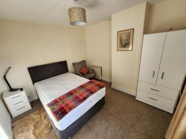 4 bedroom house share to rent