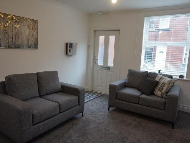 4 bedroom house share to rent