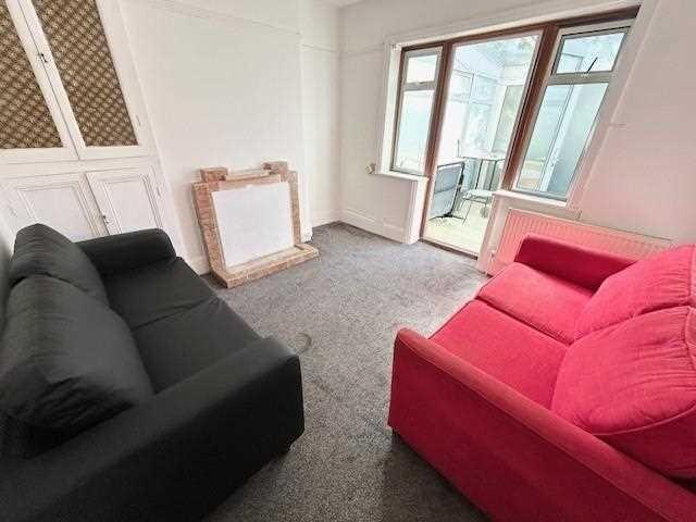 4 bedroom house share to rent
