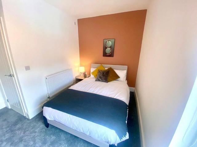 4 bedroom house share to rent