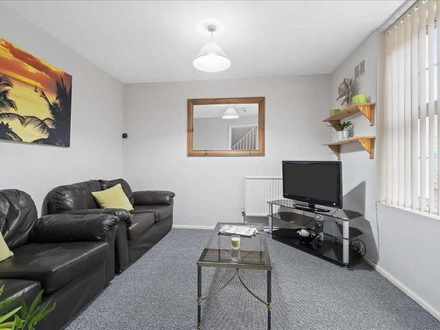 4 bedroom house share to rent
