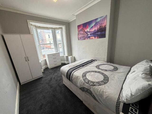 4 bedroom house share to rent
