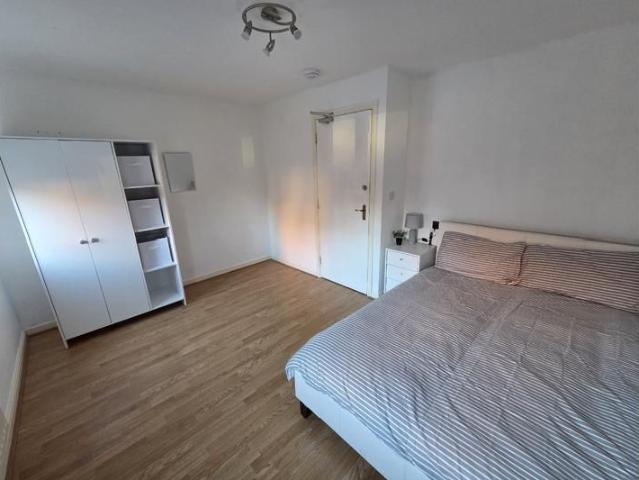 4 bedroom house share to rent