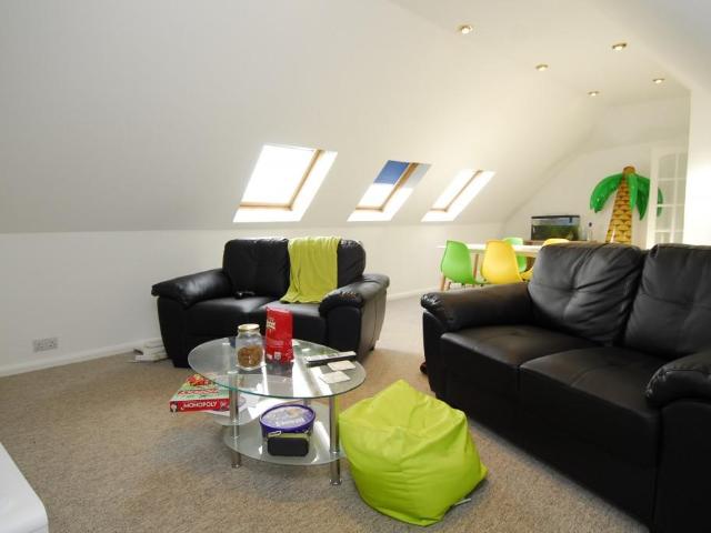4 bedroom house share to rent
