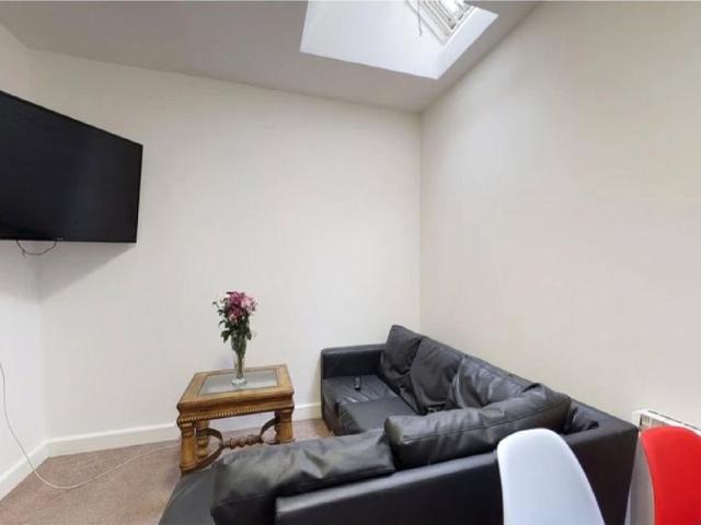 4 bedroom house share to rent