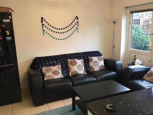 4 bedroom house share to rent