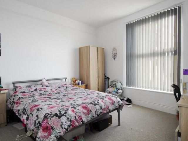 4 bedroom house share to rent