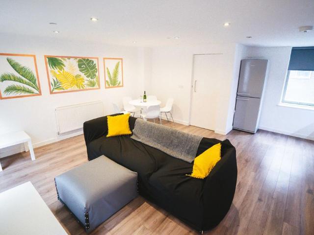 4 bedroom house share to rent