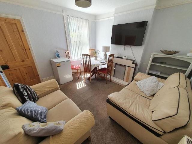 4 bedroom house share to rent