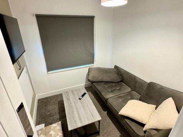 4 bedroom house share to rent