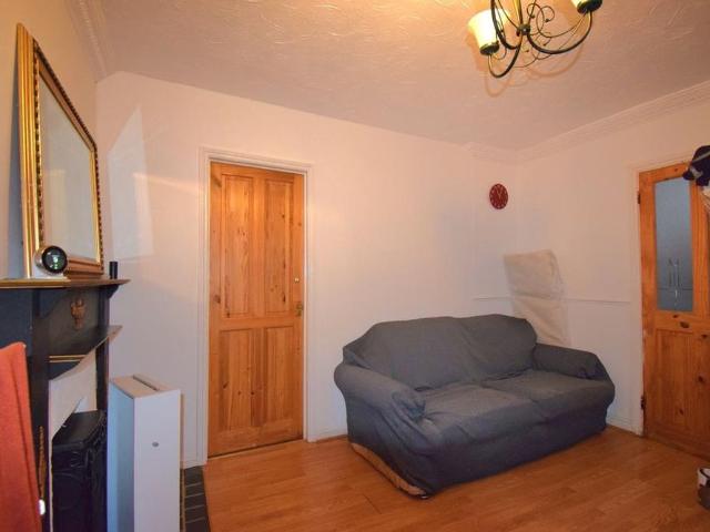 4 bedroom house share to rent