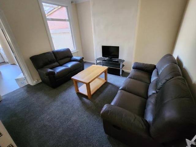 4 bedroom house share to rent