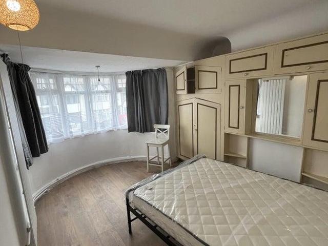 4 bedroom house share to rent