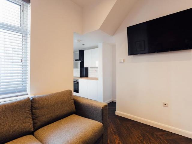 4 bedroom house share to rent