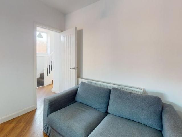 4 bedroom house share to rent