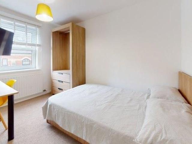 4 bedroom house share to rent
