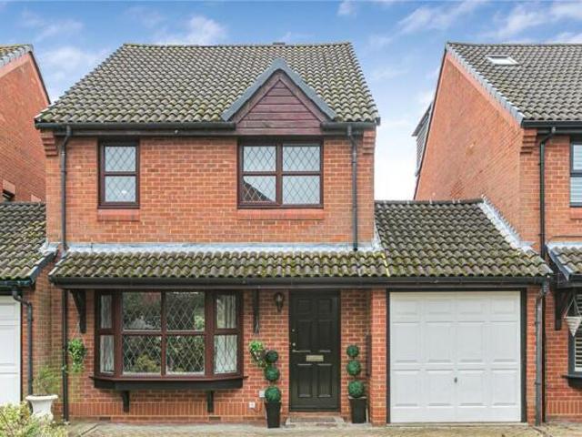 4 Bedroom House Shepperton Surrey LS100191971