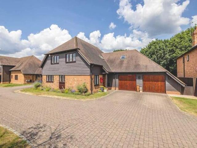 4 Bedroom House Slough Slough 90123305