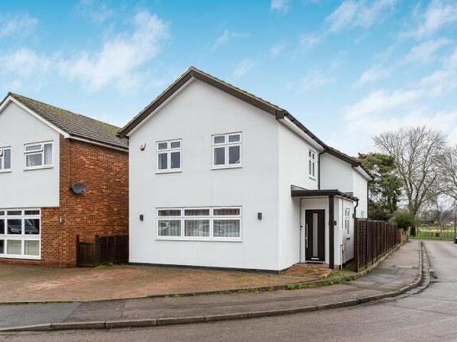 4 Bedroom House St. Albans Hertfordshire LS100648635