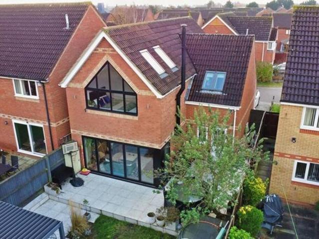 4 Bedroom House St. Neots Cambridgeshire 99092611
