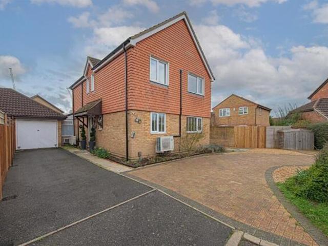 4 Bedroom House St. Neots St. Neots 100786659