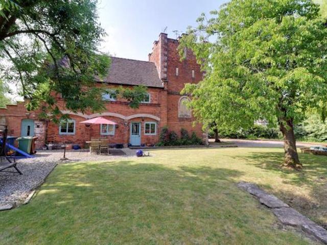 4 Bedroom House Stafford Staffordshire 99092404