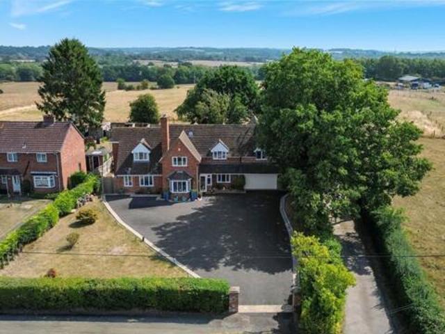 4 Bedroom House Staffordshire Staffordshire LS100540612