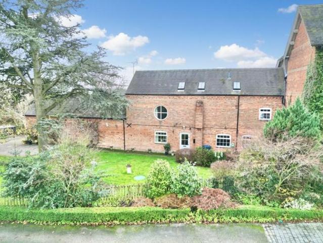4 Bedroom House Staffordshire Staffordshire LS101025969