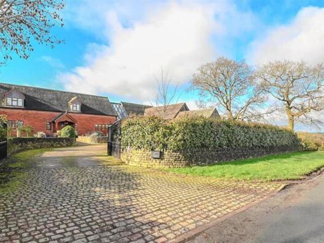 4 Bedroom House Staffordshire Staffordshire LS101796957