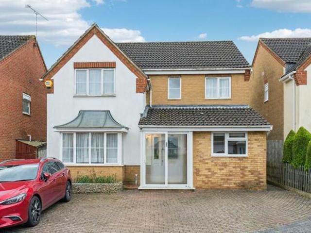 4 Bedroom House Stevenage Hertfordshire 99808646