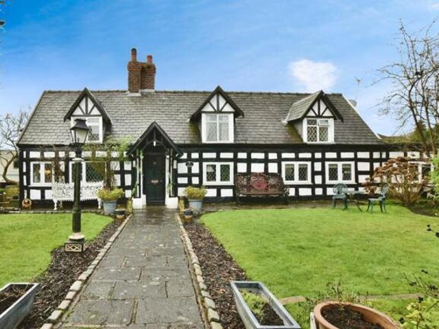 4 Bedroom House Stockport Greater Manchester 101777742