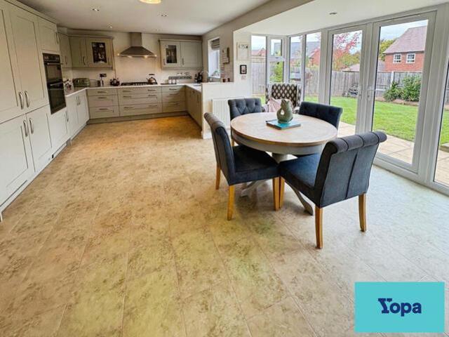 4 Bedroom House Stoke On Trent Staffordshire 98154220