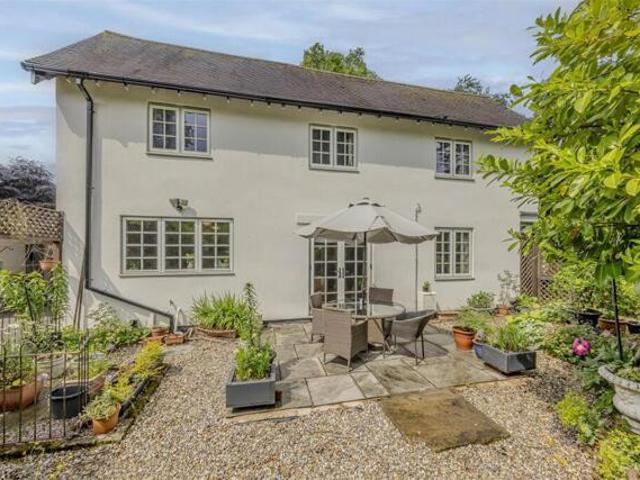 4 Bedroom House Stoke On Trent Staffordshire LS99344698