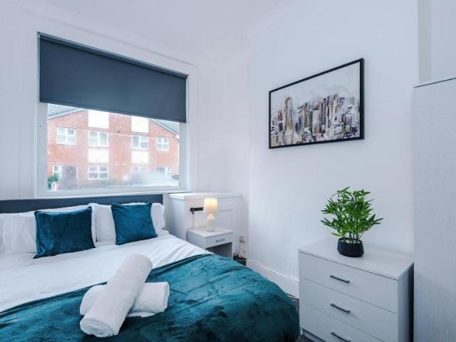 4 Bedroom House Stoke on Trent Stoke on Trent 98889226