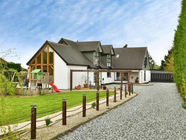 4 Bedroom House Stoke On Trent Stoke on Trent LS101675660